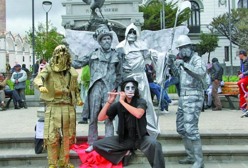 Se cumple encuentro de estatuas vivientes
