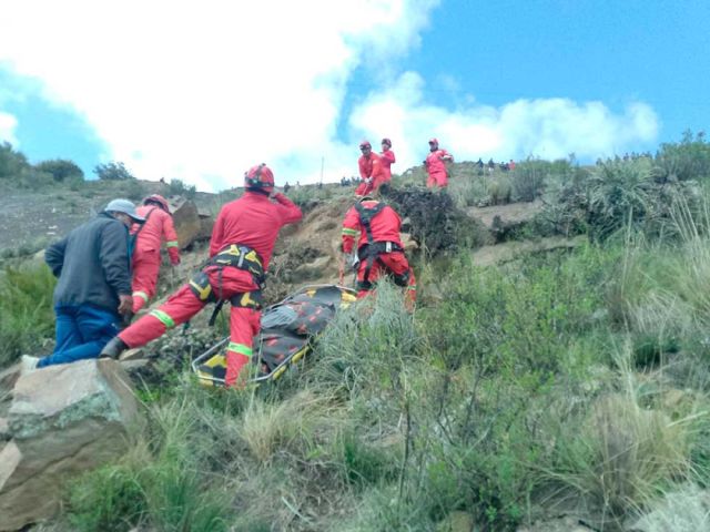 Volquete se despeña más de 400 metros en la ruta Potosí–Tarija
